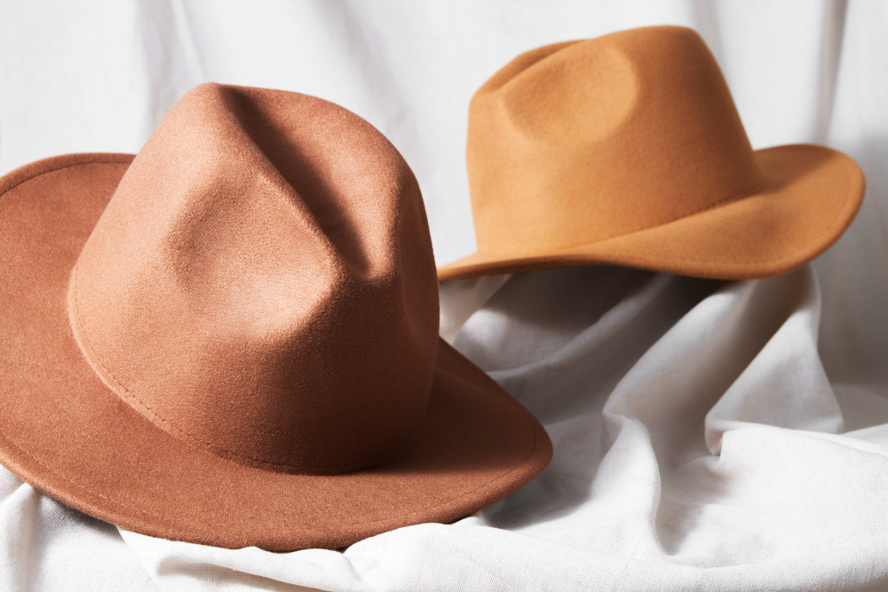 Cold-Weather Glam: Women’s Trendiest Hats for Winter - Aungwinter